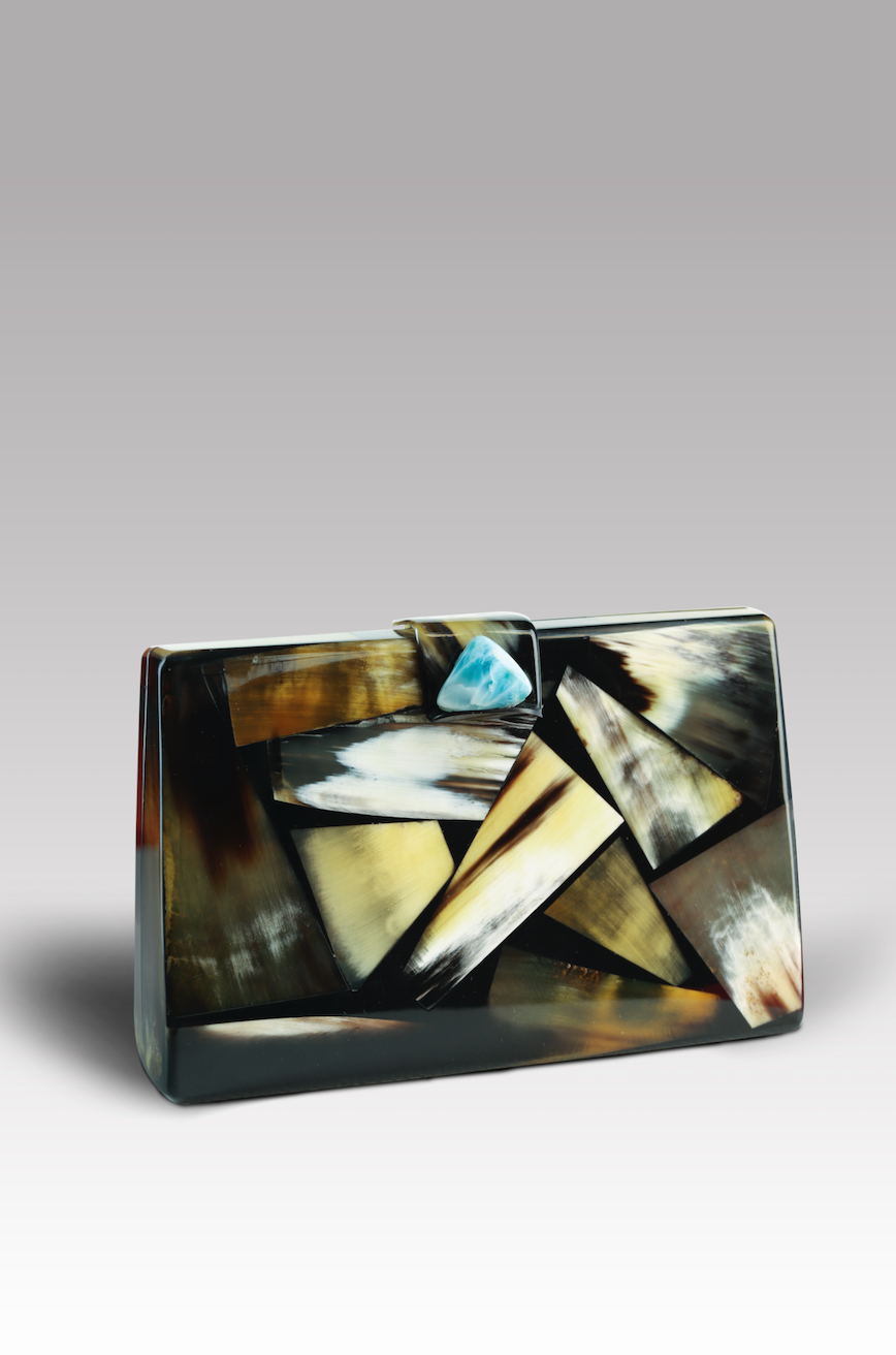 Cartera en cuerno y larimar – Manos Dominicanas